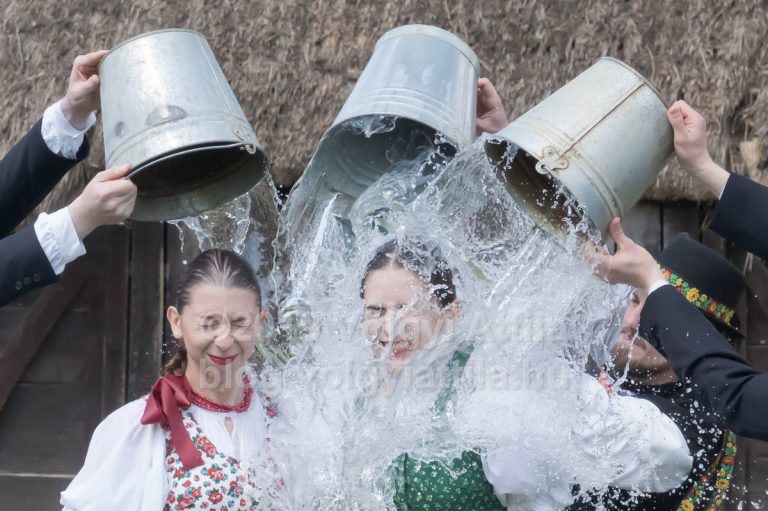 locsolás – VÖLGYI ATTILA fotóriporter blogja